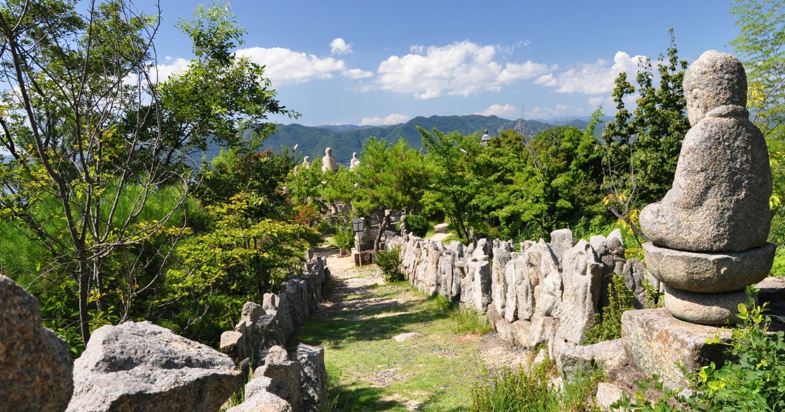 白滝山は因島屈指の絶景スポット！瀬戸内海の多島美と五百羅漢は必見！！ | Shimanabi